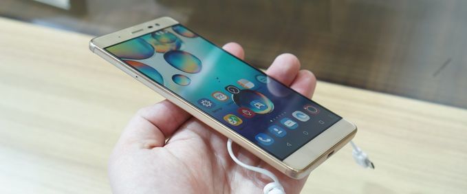 ZTE: multe telefoane și un ceas urât de tot - nwradu blog