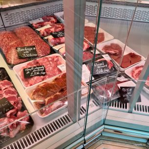 Băcănia Fermierului: carne, chifle de burgeri, mezeluri, dulcețuri bune ...
