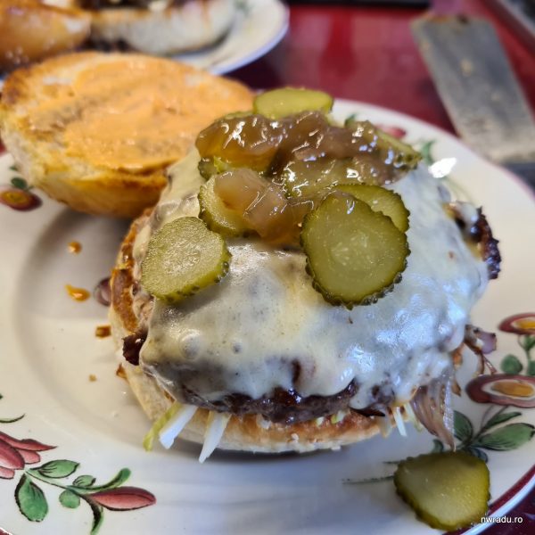 Băcănia Fermierului: carne, chifle de burgeri, mezeluri, dulcețuri bune ...