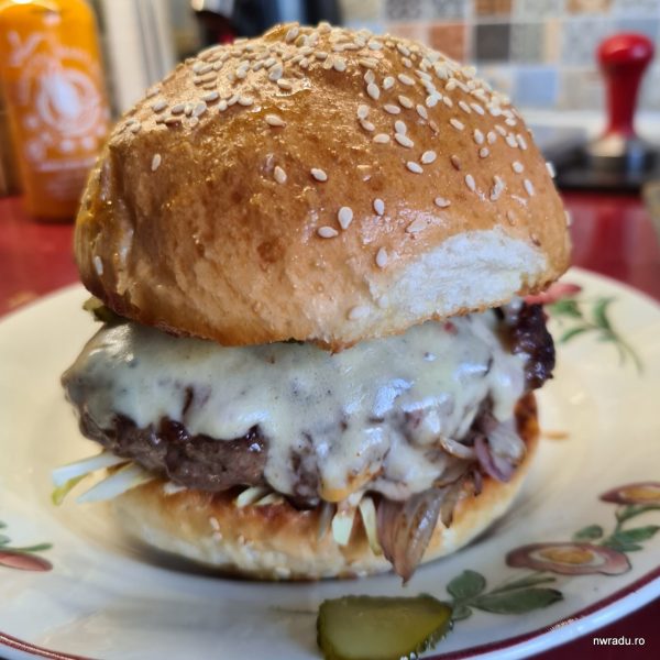 Băcănia Fermierului: carne, chifle de burgeri, mezeluri, dulcețuri bune ...